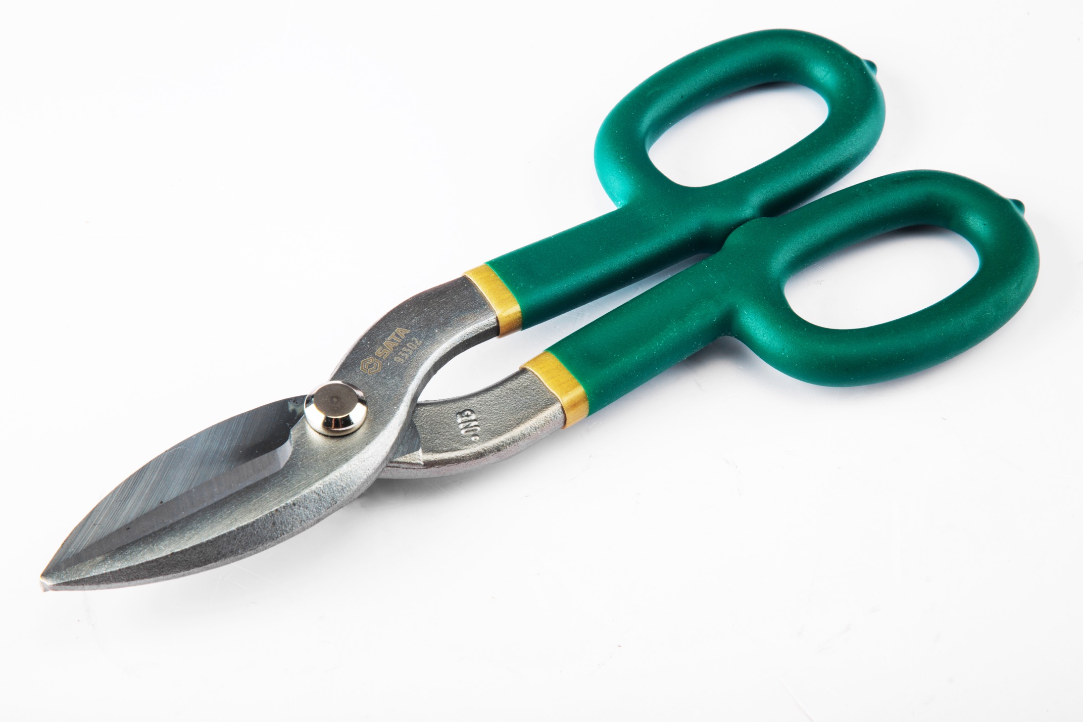 Shop Cutters, Snips & Saws from SATA
