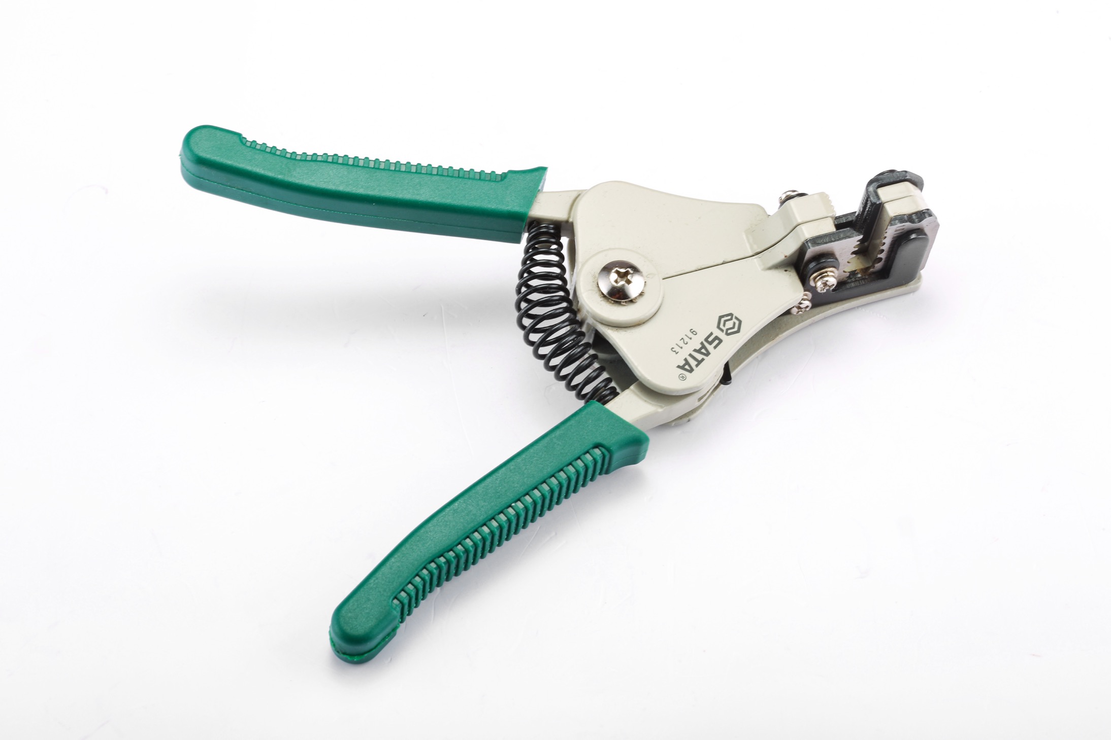 Shop Cutters, Snips & Saws from SATA